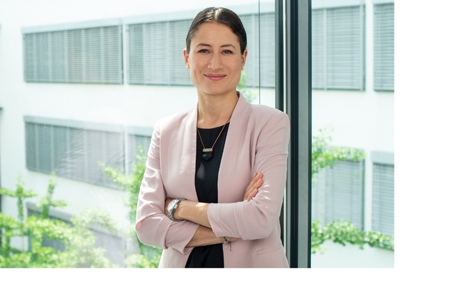 Eva-Maria Lander CFO Daimler Trucks Financial Services | Controlling ...