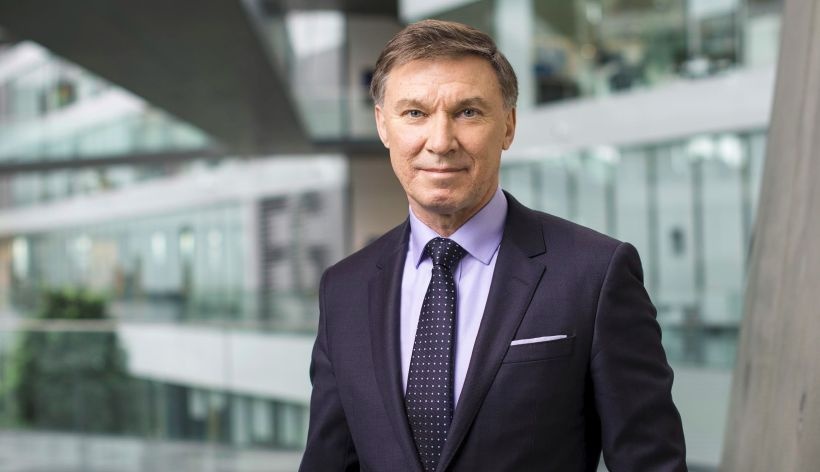 Vergütung Dax-Personalvorstände 2015: Robin J. Stalker | Personal | Haufe